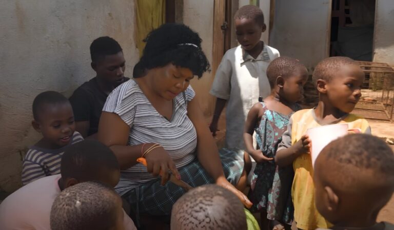 How African Mothers Have Held Their Babies for Generations - Cultures ...